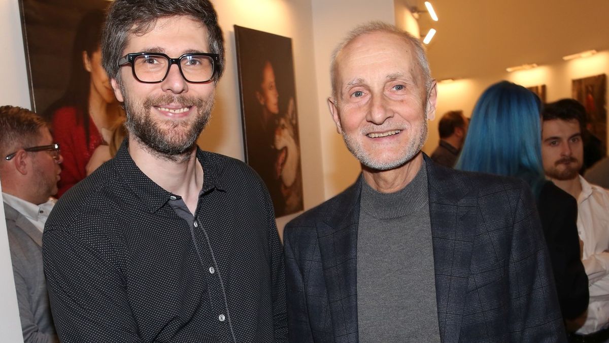 Tvář po tátovi, kariéra po svém. Syn Josefa Cardy dělal redaktora, teď ...