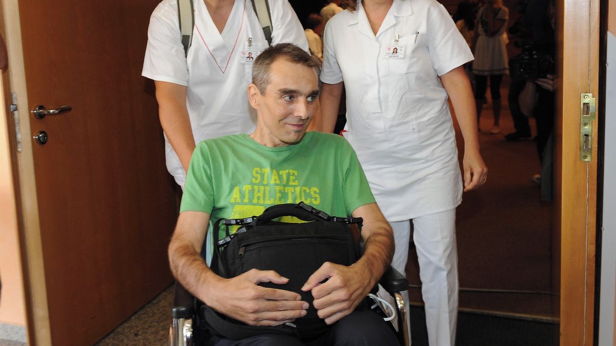 Žil bez srdce 200 dní. Příběh českého hasiče Jakuba Halíka, který ...