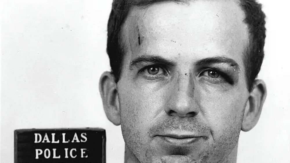 Lee Harvey Oswald vzbuzuje otázky, na něž se odpovídá velmi těžko ...