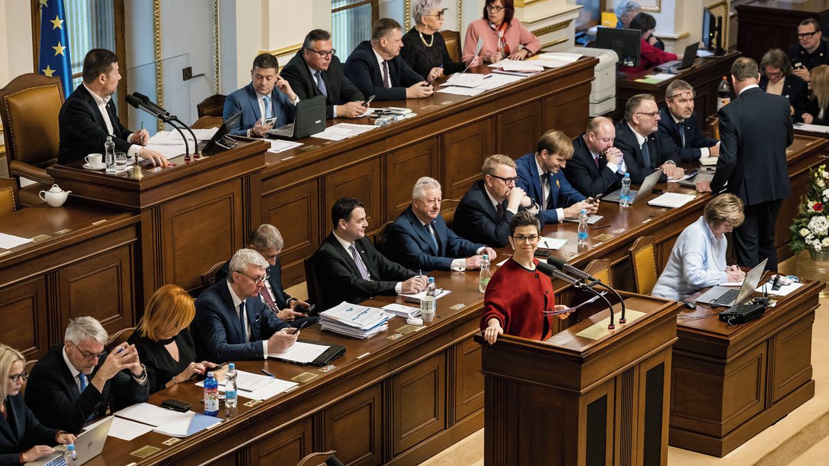 Rovný důchod na obzoru: Politici našli nenápadný způsob, jak přiškrtit ...