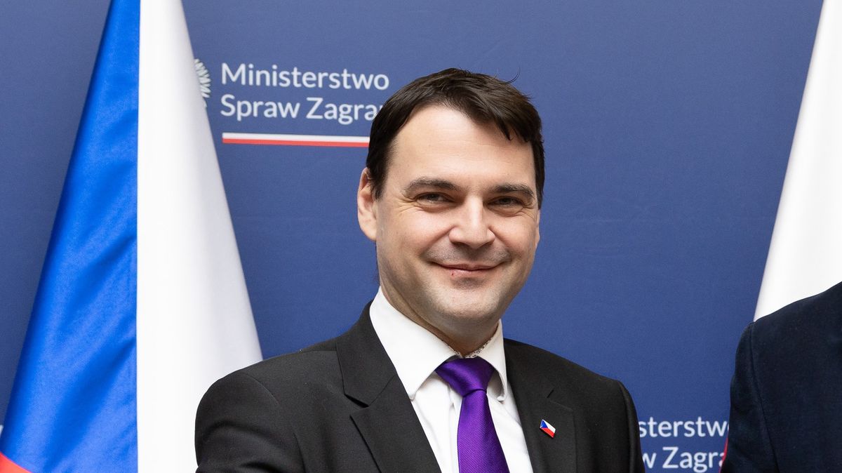 Macinka vzal peníze Ukrajincům, dětem i národním parkům. A škrtat chce ...
