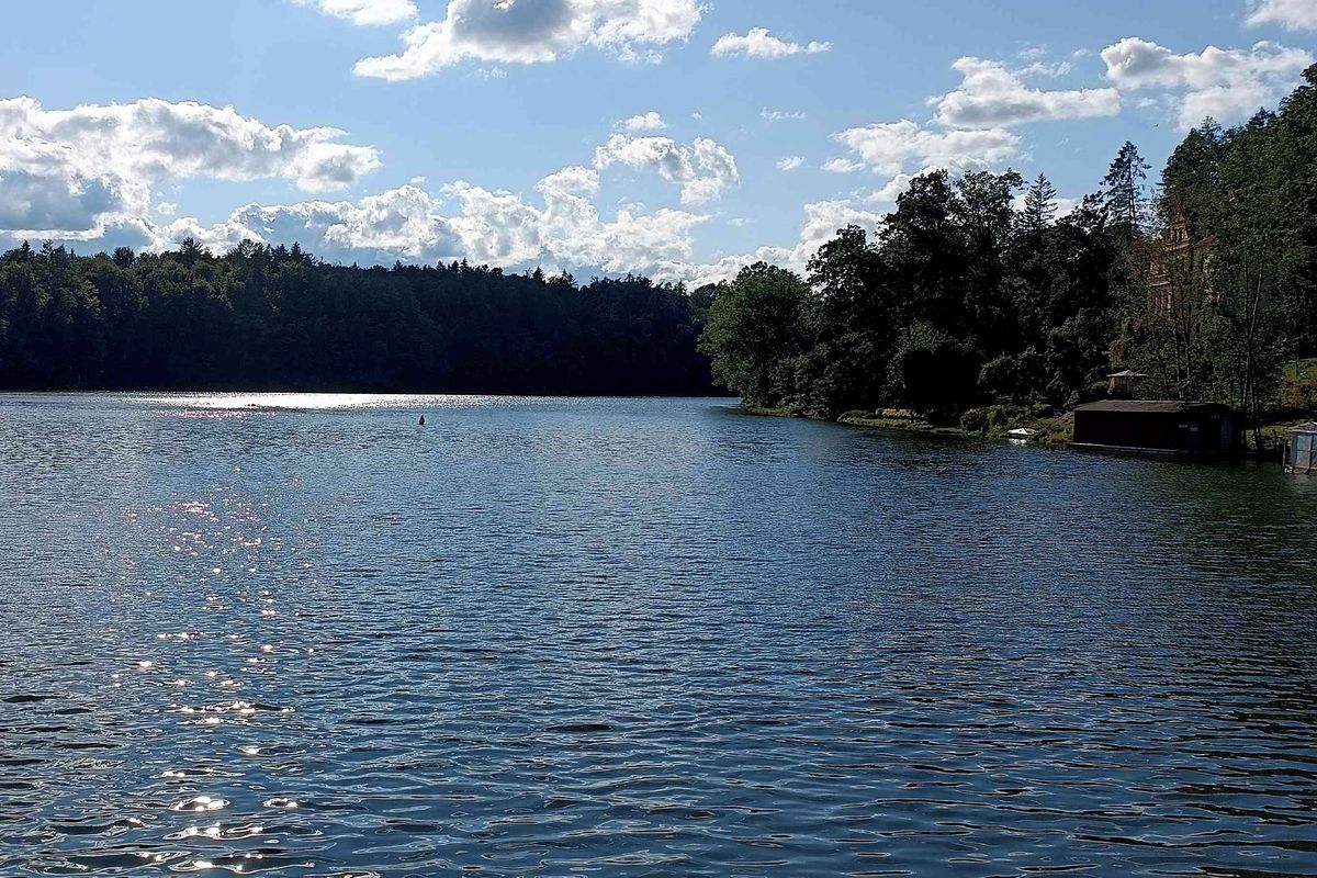 Skalka u Chebu: zatopené cesty i stopy minulosti pod hladinou - Médium.cz