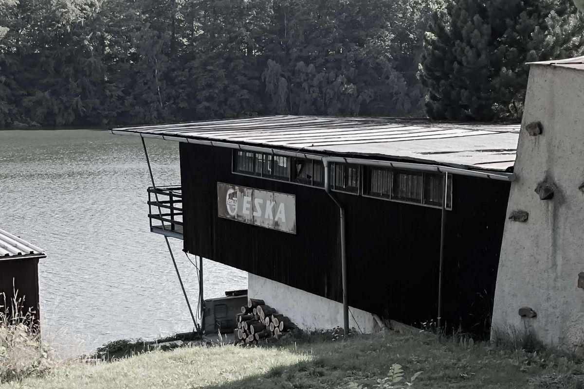 Skalka u Chebu: zatopené cesty i stopy minulosti pod hladinou - Médium.cz