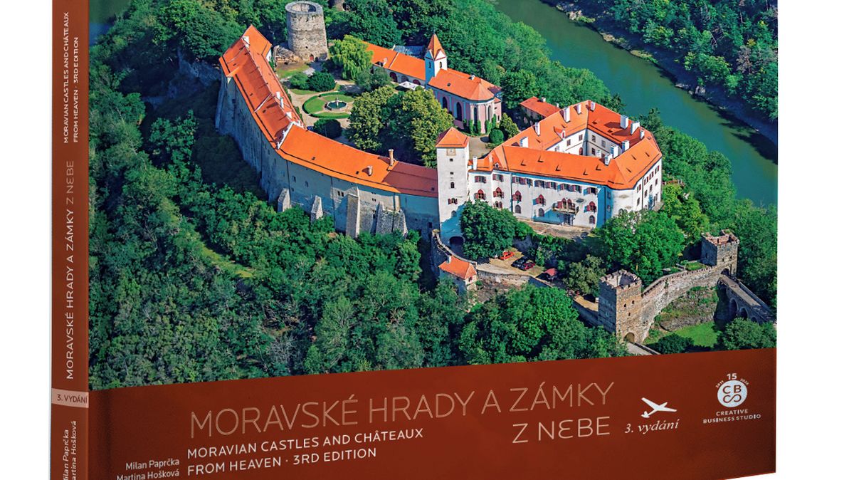 Moravské hrady a zámky opět ožívají z ptačí perspektivy - Médium.cz