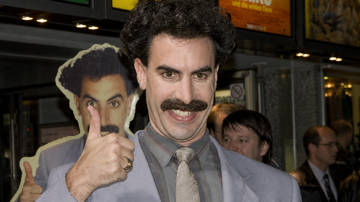 Sacha Baron Cohen prý donesl na Oscary urnu Kim Čong-ila. V přestrojení ...