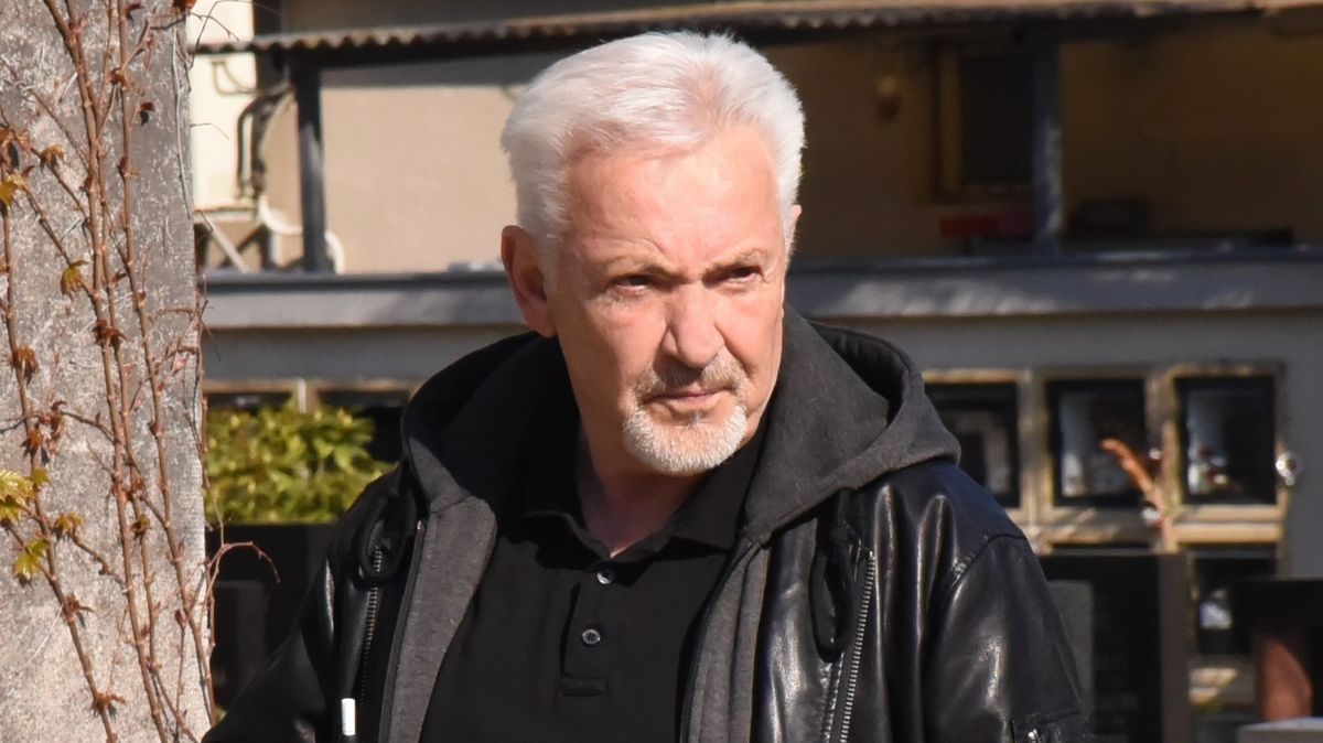 „A vo vo vo tom to je.“ Milan Pitkin vyměnil bagr za jeviště až po ...