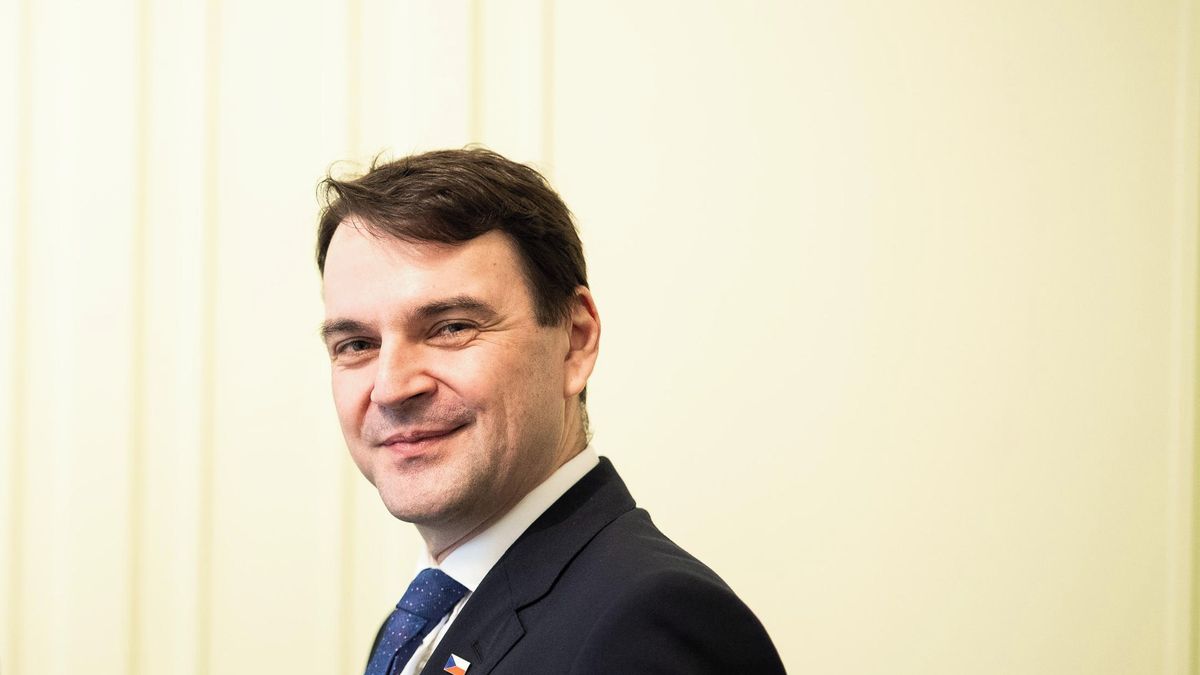 Spor kolem Macinky přerůstá v kritiku celé vlády. Podle odpůrců kabinet ...