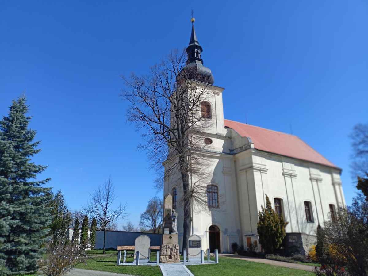 Blahoslavení popravených farářů Jana Buly a Václava Drboly. Dvou ze tří ...