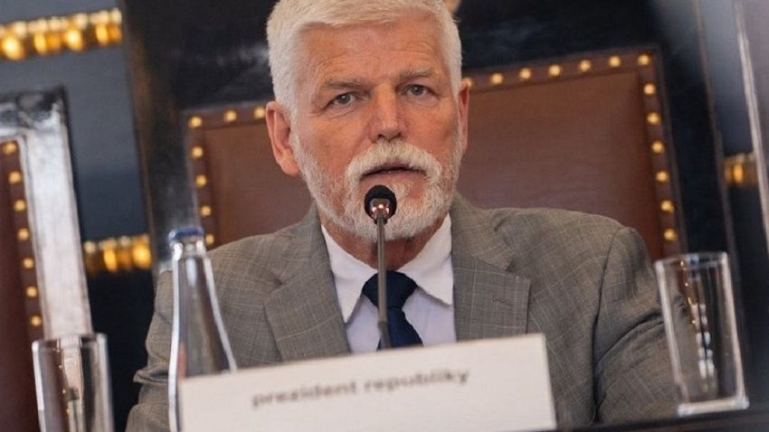 Zasadil prezident Petr Pavel vládě šach tím, že přijde na její schůzi ...
