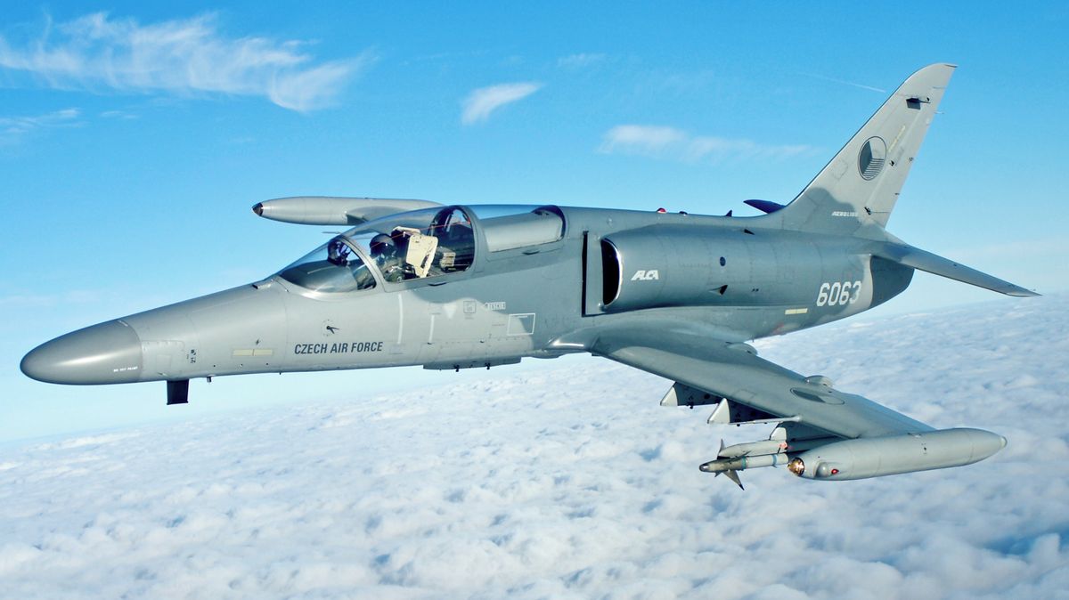 SATIRA: České L-159 ALCA deklasovaly čínské J-20 na vojenském cvičení v ...