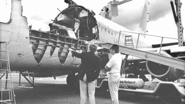 Boeing Aloha Airlines měl za sebou 89 680 letů. Přitom posledním mu ve ...