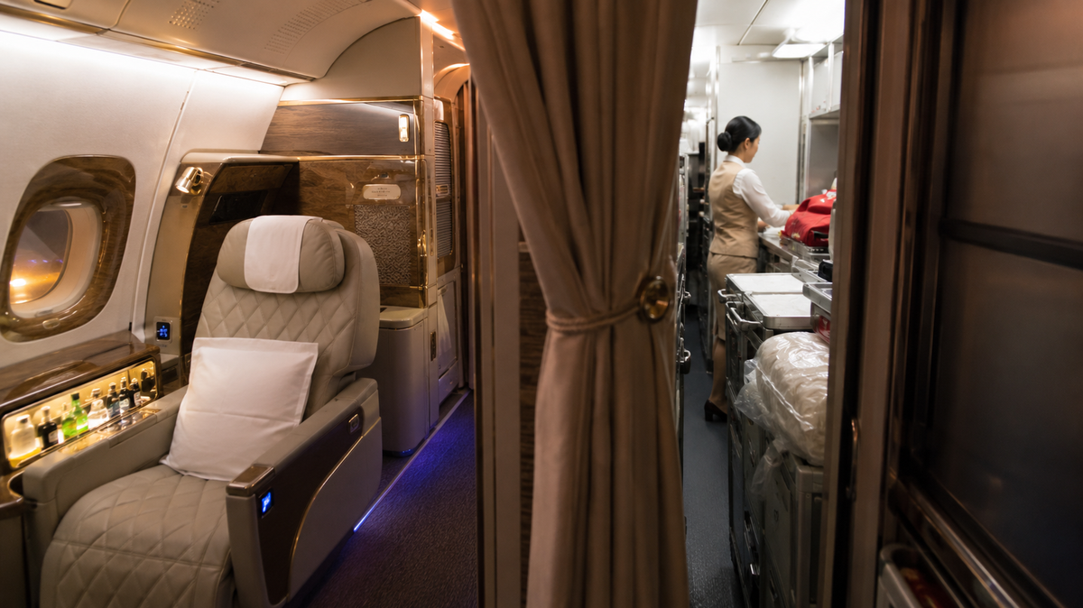 Pravda o luxusu v první třídě Emirates: co cestující nikdy nevidí za ...