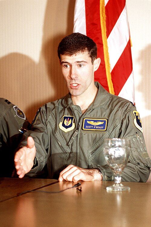 Za nepřátelskou linií 1995: Pilot americké F-16 sestřelené nad Bosnou ...