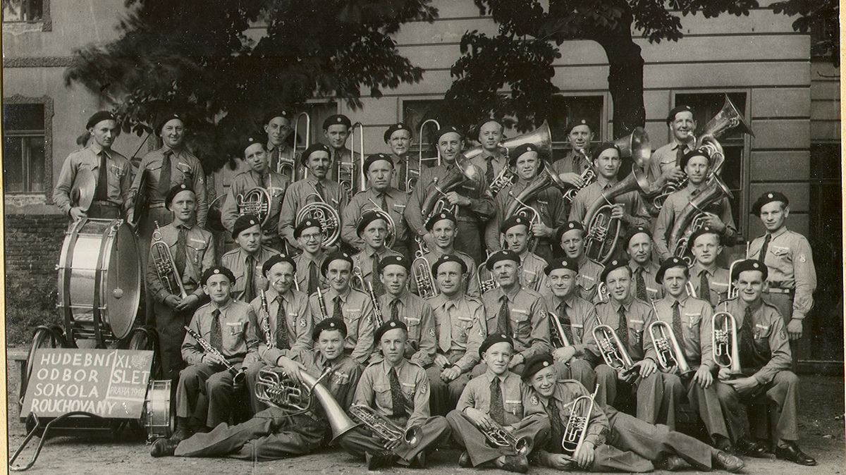 „Vpravo hleď!“ Dorostenci Gottwalda nepozdravili. Sokol byl zakázán za ...